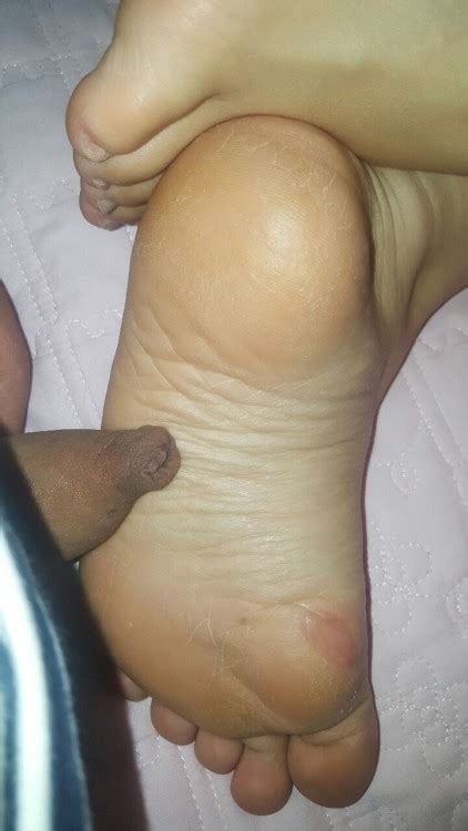 우리 누나년 자고 있을때 몰카 여자발 사진 이나 보지 Tumbex