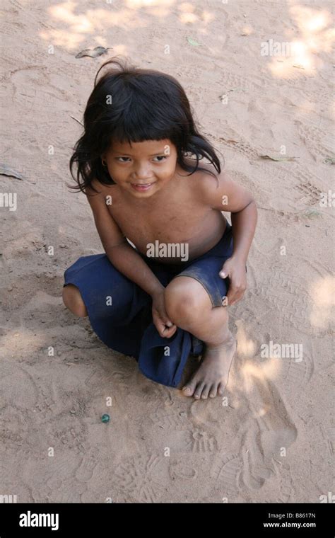 Poor Cambodian Girl Cambodia Housing Poverty Rebuilding Slum