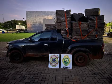 PF e BPFron apreendem veículo carregado cigarros contrabandeados