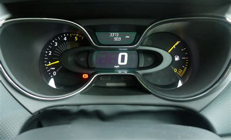 Cute Crossover Renault Captur Reviewed