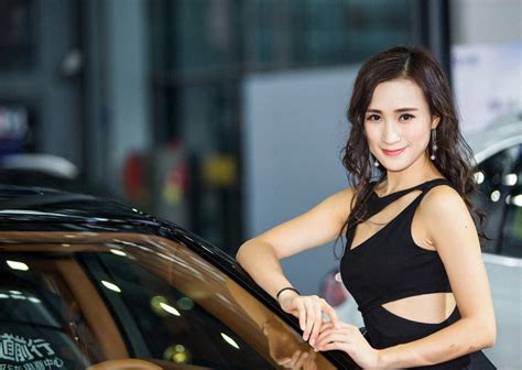性感车模前凸后翘小蛮腰笑容甜美 花絮图 搜狐汽车