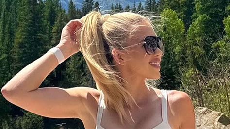 Gracie Hunt Looks Sensational In Crop Top While Hiking In Aspen