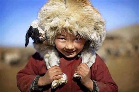 АЙМТГАЙ ХҮҮХЭДТЭЙГЭЭ ХЭРХЭН ХАРИЛЦАХ ВЭ Хүүхэд айдас ихтэй өсөх нь