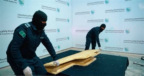 شاهد لحظة إحباط محاولتي تهريب كمية ضخمة من المخدرات مخبأة في شحنات