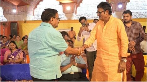 Jaipurगोविंद देवजी मंदिर में कथा सुनने पहुंचे मंत्री जोशी और नेता
