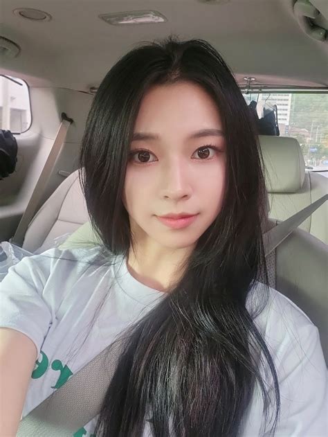 3ye Community Posts 날씨가 너무 좋다🍃 보고싶어~~~~~ Yurim