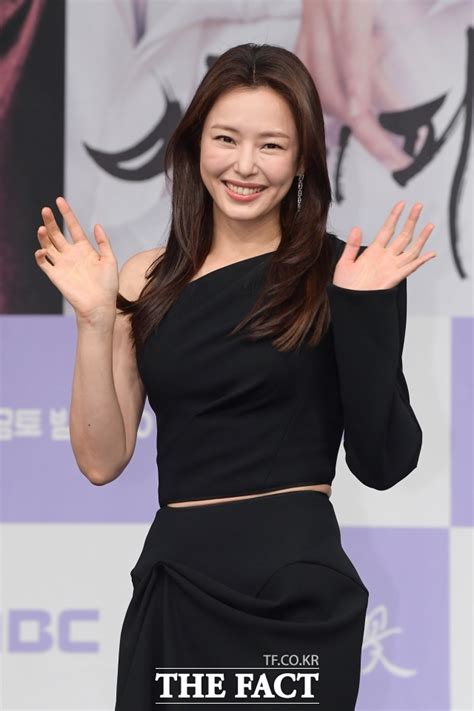 스타들의 임신·출산 소식 이하늬 8월 중순 둘째 출산…``애마` 제발회 참석 여부 논의 중` Zum 뉴스