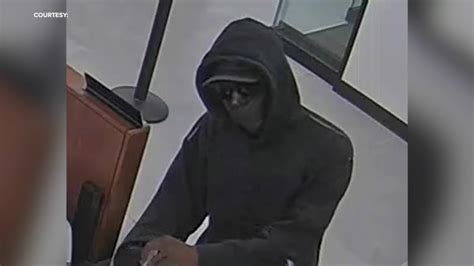 Chicago Crime Fbi Looking For Suspect In Bank Robbery Attempted Bank