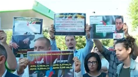 Младежите на ГЕРБ с флашмоб срещу високите цени на горивата Политика България Новините на
