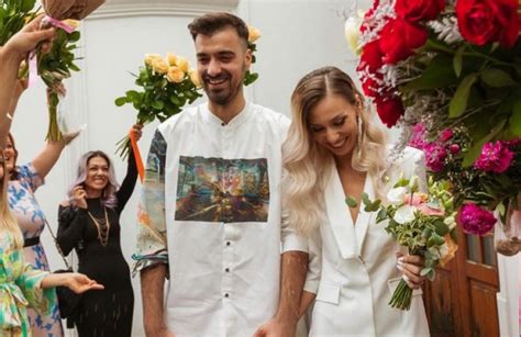 Galerie Foto Liviu Teodorescu și Iulia și Au Botezat Fetițaand Imagini