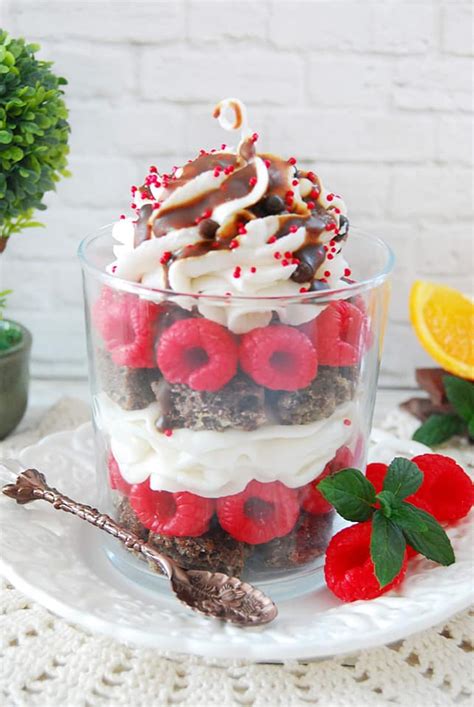 Хендмейд България Здравейте 😊 Казвам се Яница и съм луда по восъка 😁 От около 1 година по