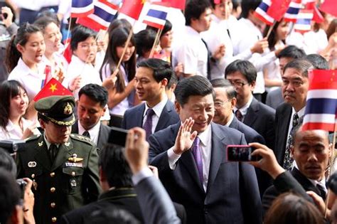 习近平参观泰国朱拉隆功大学孔子学院