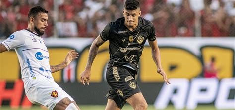 Vitória Recebe Taça Do Título Torcida Festeja E Leão Complica O Sport