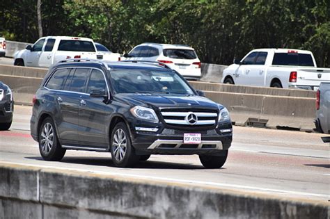 걸프 고속도로의 블랙 메르세데스 벤츠 Suv 휴스턴의 주간 고속도로 45 Tx 2022년에 대한 스톡 사진 및 기타 이미지