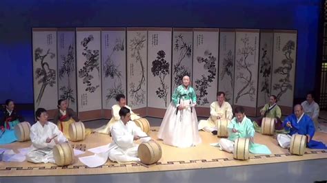 소리에 날개를 달아주는 고수에 관한 짧은 정리 고수鼓手는 전통음악을 연주할 때 북을 치는 사람을 일컫는 말로 흔히