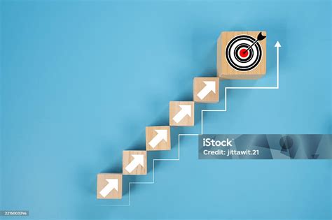 대상 아이콘이 있는 나무 블록 계단을 배치합니다 목표와 목적 달성 또는 목표 설정 개념 3차원 형태에 대한 스톡 사진 및 기타 이미지 3차원 형태 개념 개발 Istock