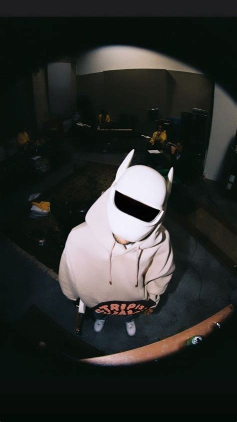 Just Livin For Cro In 2022 Cro Bilder Cro Konzert Hitergrundbilder Desain Skateboard