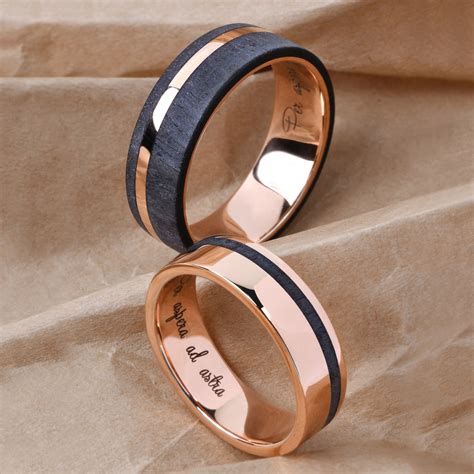 Парные кольца со вставкой из дерева и гравировкой Wedding Ring Sets