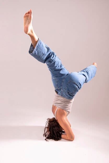 Premium Photo Fit Woman Acrobat In Jeans Stretching Her Legs Acrobat
