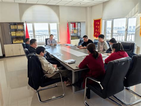 呼伦贝尔市生态环境局海拉尔区分局党支部组织开展《中国共产党党徽党旗条例》集中学习使命功能政治