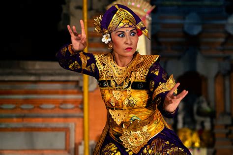 Bali Indonesia Penari Bali Tampil Tari Legong Pakai Kostum Upacara
