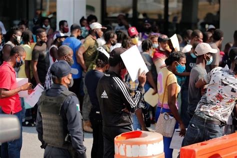 Saturan Cientos De Haitianos Al Inm En Monterrey