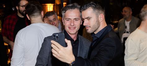 Κουραμπιέδες από Χιόνι And Wrap Party για τη πιο γλυκιά Χριστουγεννιάτικη