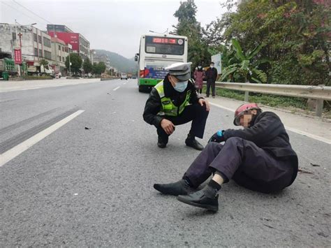 突发肇庆一起交通事故1人受伤倒地头部伤口血流不止 手机搜狐网