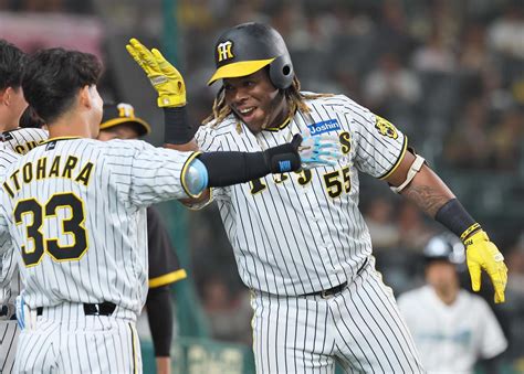 【阪神】糸原健斗が暴露、ベンチ裏での「岡田監督いじり」ミエセスにものまね仕込み大盛り上がり プロ野球写真ニュース 日刊スポーツ