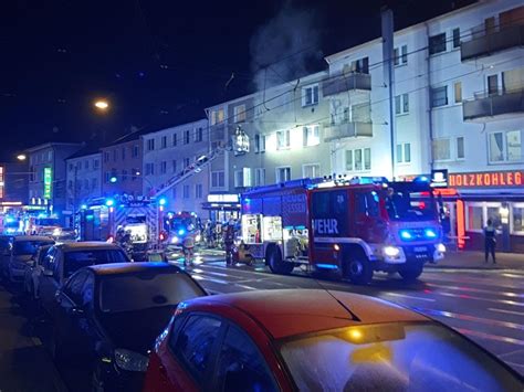 Brand Im Mehrfamilienhaus Mehrere Personen Verletzt
