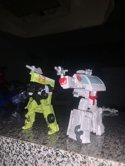 Spotlight Core Class Ratchet And Dotm Cyberverse Ratchet Each Core Class Figure Gets Better