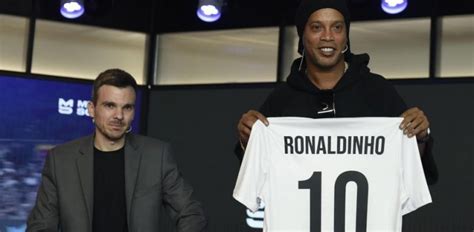 Une Ancienne Légende Du Fc Barcelone Croit Encore Au Titre Pour Les