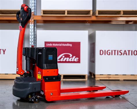 The Linde Mt15a Electric Pallet Jack Smarter Safer Pallet Transport