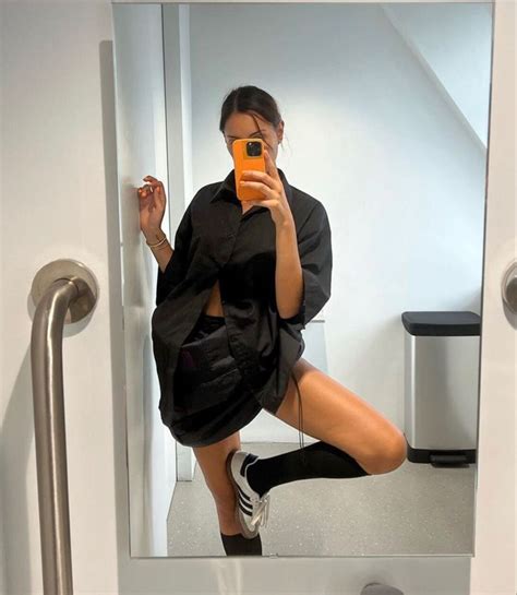 Pin By Jule On Myspacex Mirror Selfie Style Street Style