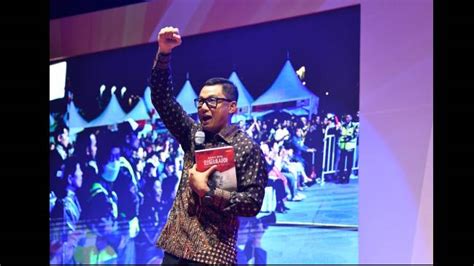 Jadi Tokoh Inspiratif Dunia Biografi Jokowi Tulisan Dirut PLN Terbit Di Korea