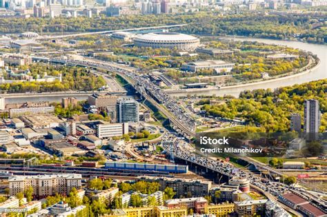 모스크바의 항공 사진 건물 도로 자동차 경기장 모스크바 강 공원 0명에 대한 스톡 사진 및 기타 이미지 0명 강 거리 Istock