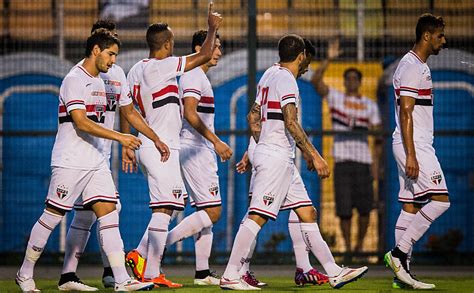 Com Gols De Luis Fabiano E Ceni São Paulo Vence E Mantém 100 0702