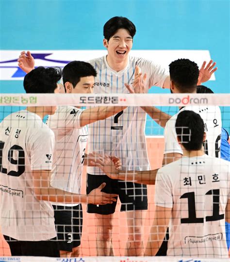 파죽 현대캐피탈 12연승 질주압도적 경기력으로 1위 수성 도로공사는 풀세트 신승 종합