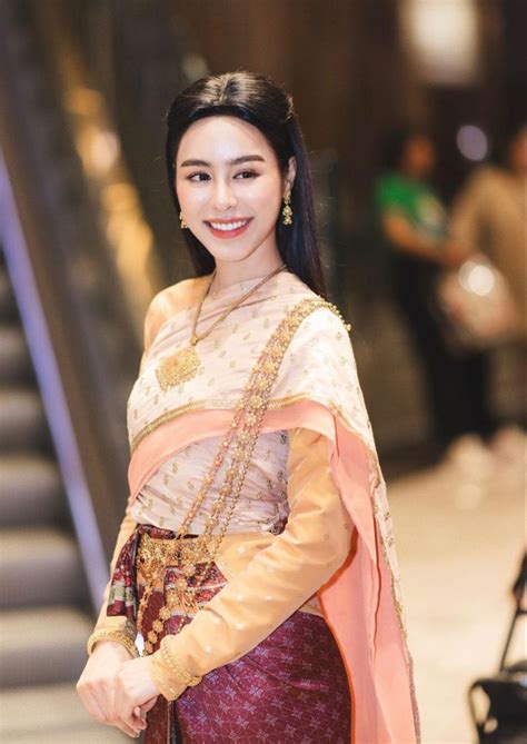 ติดตามมมม ในปี 2024 สไตล์แฟชั่น นางแบบ ชุดเมือง