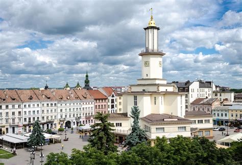 Ратуша в Івано Франківську Івано Франківськ Готелі поруч фото відео