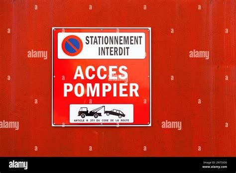 Warning Sign stating in french Stationnement interdit Accès pompier