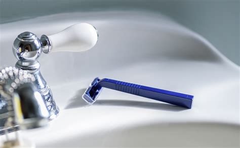 People Are Only Just Realizing That Theres A Right Way To Shave Down