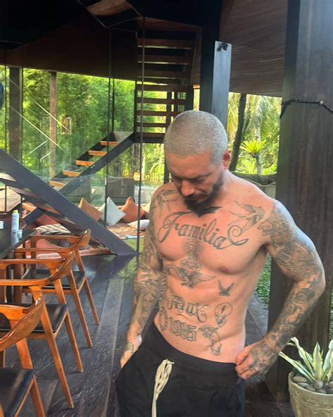 J Balvin Ahí Dejo Pa Que Vean Lo Sexy Que Estoy 😂😂😂y La Ultima Foto