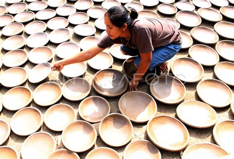 KERAJINAN GERABAH TRADISIONAL ANTARA Foto
