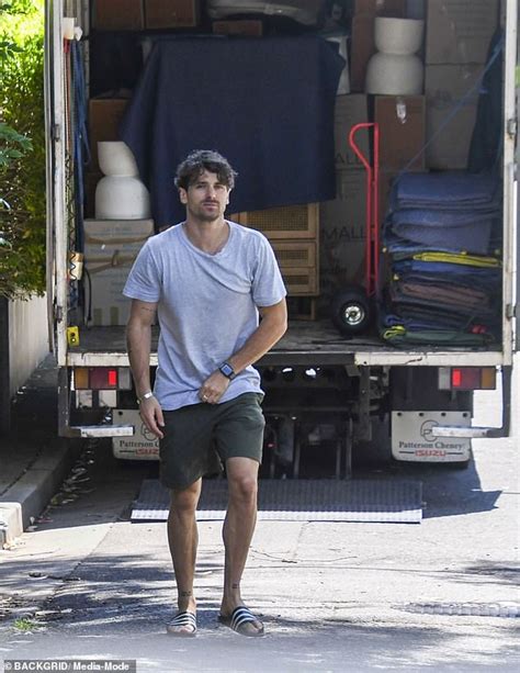 The Bachelors Matty J Johnson And Laura Byrne Move House In Bondi