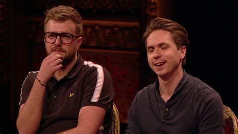 Auscaps Joe Thomas Shirtless In Taskmaster 8 07 This Is Trevor