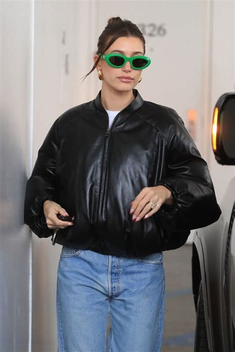 Модні шкіряні куртки сезону осінь зима 2023 2024 фото тренди Читайте на Ukr Net