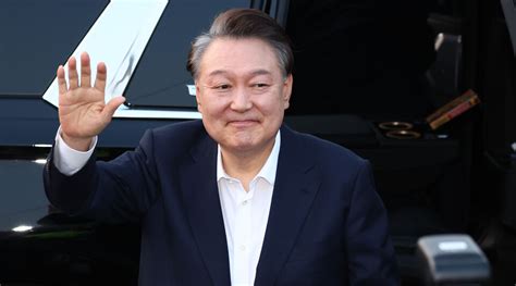 ‘尹의 귀환 바라는 보수 고개 젓는 중도민심 보니