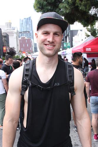 SEXY SMILING STUD DORE ALLEY FAIR 2022 Photographe Flickr