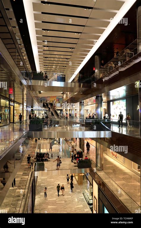 Manhattan Mall New York City Retail Manhattan Mall 100 West 33rd